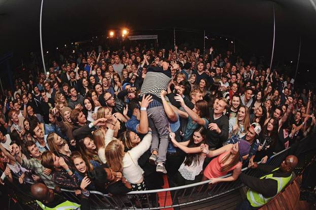 Home | Jolly Dolphin